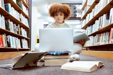 Images De Bibliotheque En Ligne Téléchargement Gratuit Sur Freepik
