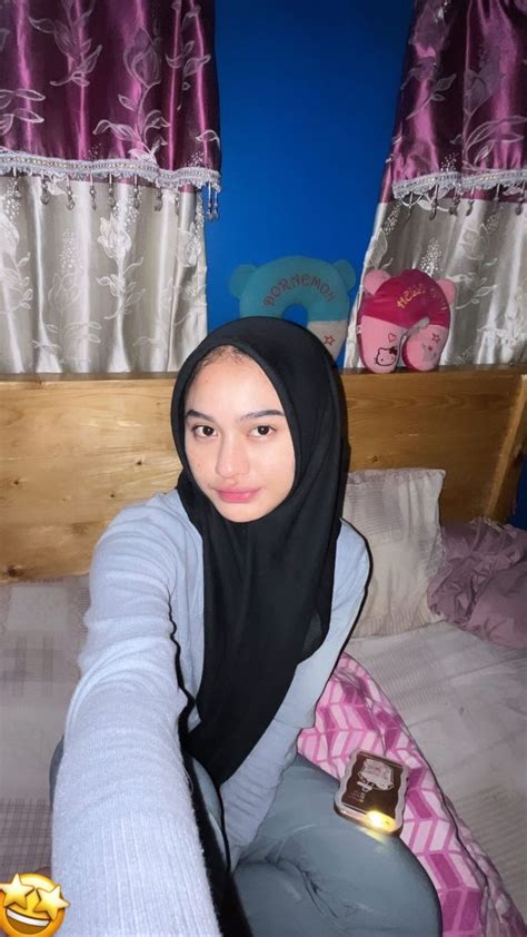 Pin oleh Ronald Andhika di Baju untuk dipakai | Gadis berjilbab, Wanita ...