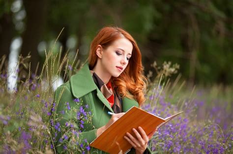 Premium Photo Redhead Girl With Note At Outdoor