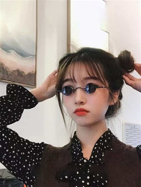 Short Hair Round Glasses