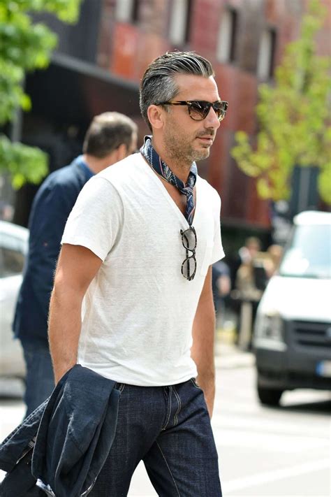 25 Best Bandana Outfit Ideas For Men With Styling Tips