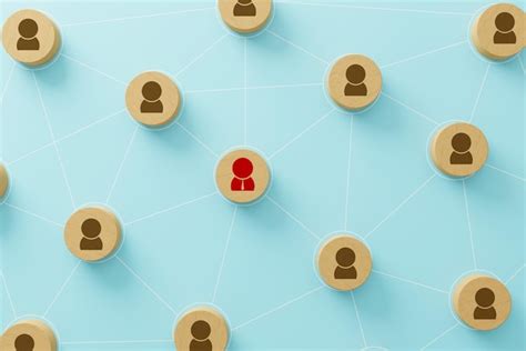 인적 자원 관리 및 모집 고용 비즈니스 개념 직원 사람들 연결 인간의 아이콘 3d 일러스트와 함께 나무 블록 프리미엄 사진