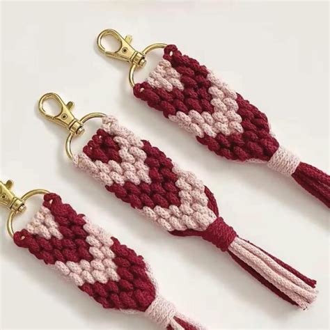 22 Creative Macrame Keychain Projects • Made From Yarn