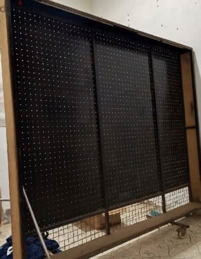 استاند كبير جدا بعجل متحرك معاه الفين كابول صاج في خشب عموله مشروع