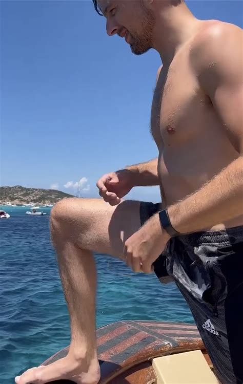 Alex Vanopslaghs Feet