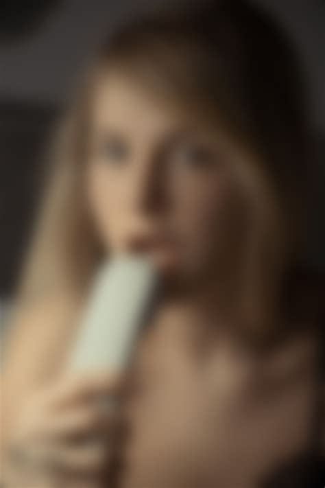 Elise Y Model Profile