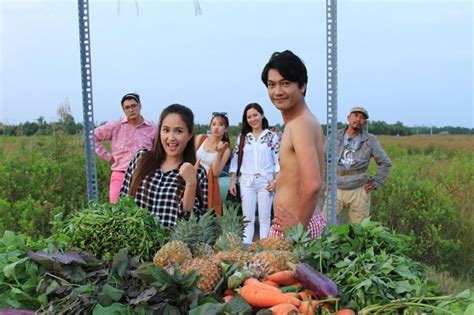 Quang Tuấn bán nude khoe body săn chắc Ngọc Tường chuẩn bóng trong phim mới