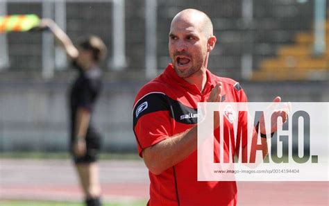 Beifall Von Manuel Endres Trainer Kickers Wü Einzelbild Angeschnitten Angeschnittenes