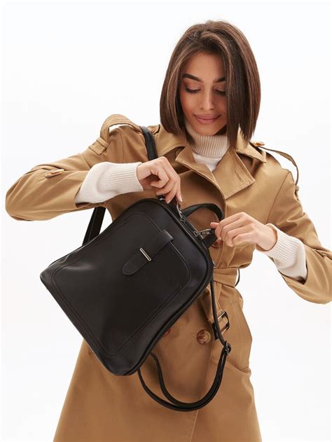 Девушка с рюкзаком сумка трансформер Сумки Рюкзак