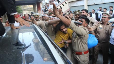 Saurabh Murder Case हत्या के बाद कटा सिर बैग में लेकर घूमता रहा साहिल कोर्ट के बाहर वकीलों ने