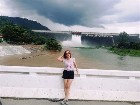 เขื่อนขุนด่านปราการชลปล่อยน้ำออกจากเขื่อนเต็มกำลัง กลายเป็นภาพสุด