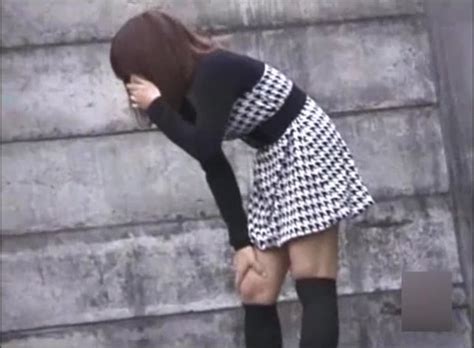 2022d Women Vomiting 582