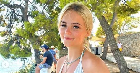 Corrie Fans Joke Where Star Should Be As She Looks Stunning While