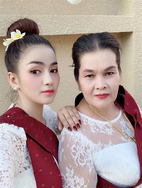 កញ្ញា រ៉ាបី ស្លៀកសម្លៀកបំពាក់បែបនារីខ្មែរស្អាតកប់