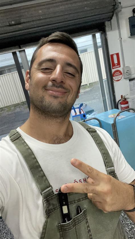 Quick Mid Service Selfie ️ Scrolller