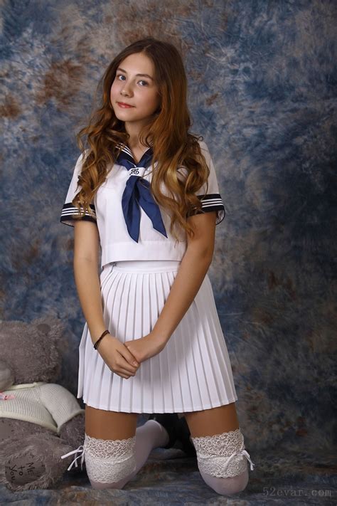 Mika蝴蝶裙小溪边写真