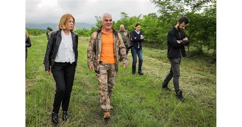 Фандъкова Засадихме над 150 хил фиданки в зелен пояс около София