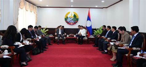 ຮອງນາຍົກລັດຖະມົນຕີ ຕ້ອນຮັບຫົວໜ້າຄະນະພົວພັນຕ່າງປະເທດສູນກາງພັກກອມມູນິດຫວຽດນາມ