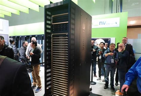 Nvidia Gb200是一款高度集成的超级计算模块，它是基于nvidia的blackwell架构设计的。这款模块结合了两个nvidia