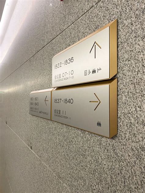 办公室门牌不同层级不一样的设计处理~
