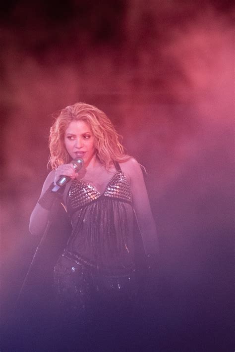 Shakira Divulga Fotos Oficiais Do Registro De Seu Filme Concerto
