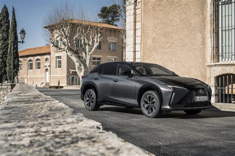 Rz 450e Sonic Chrome Bi Tone Exterior Static European Spec 2023