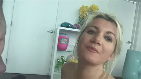 Layla Price Drinking Piss Scrolller