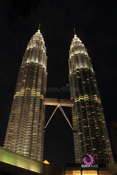 Kuala Lumpur 2017 17th February Light Of Petronas Twin Towers Of Malaysia At Night Editorial