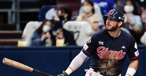 흙투성이 유니폼에 무릎에서 피가 나도 이런 외국인 타자 흔치 않다