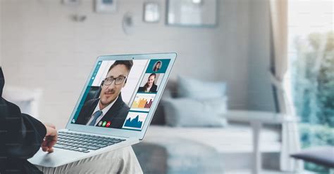 가상 작업 공간 또는 원격 사무실에서 만나는 화상 통화 사업가 스마트 비디오 기술을 사용하여 전문 기업 비즈니스의 동료와