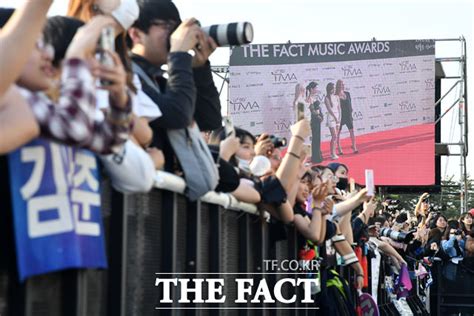 Tma포토 더팩트뮤직어워즈 팬들로 가득~ 포토 기사 더팩트