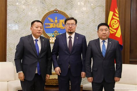 Монгол Улсын Их Хурлын сонгуулийн тухай хуульд нэмэлт өөрчлөлт оруулах тухай хуулийн төслүүдийг