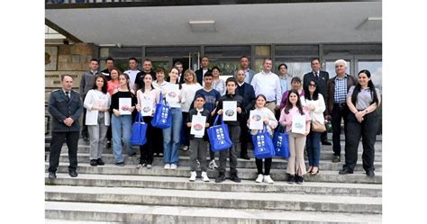 Наградиха победителите в областния кръг на Международния конкурс за детска рисунка „С очите си