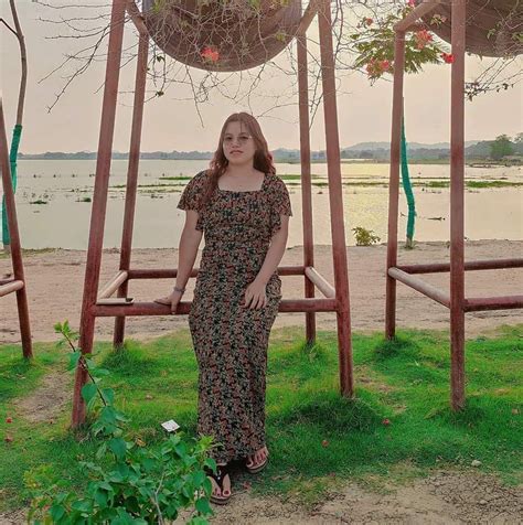 ပြည့်လျှံနေတဲ့ အချစ်တွေနဲ့ ချစ်မဲ့သူ လိုချင်တယ် ️ အချစ်ကားလေး မန့်မှာရှိတယ်နော်👇 လူကြီးသိုင