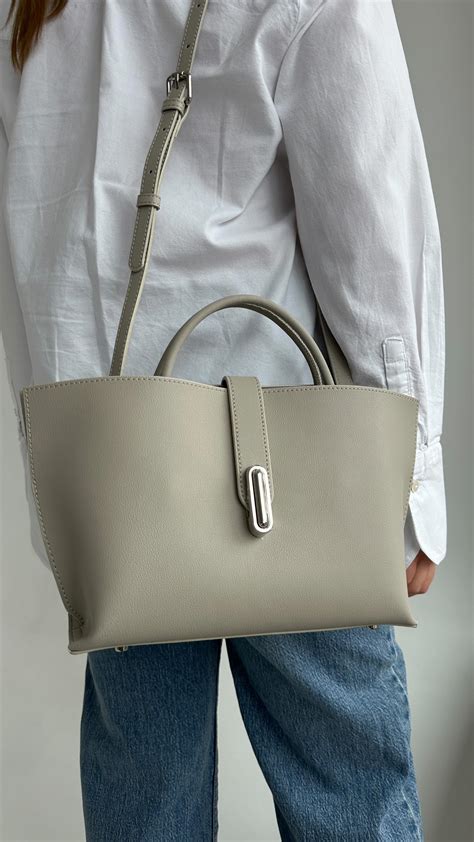 СУМКА ЖІНОЧА СУМКА ГАМАНЦІ Дуже містка модель 👌🏼 Класична та лаконічна сумочка нічого