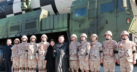 北 김정은 딸 김주애 또 공개icbm 공로자들과 기념촬영