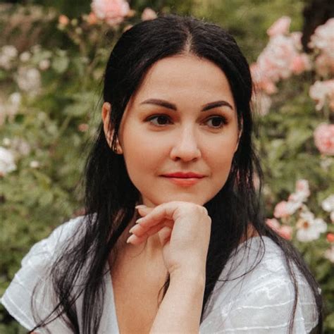 Janna Melochka • Threads Say More