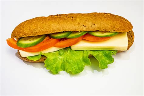 치즈 오이 토마토 양상추를 곁들인 샌드위치 를 흰색 배경에 닫습니다 0명에 대한 스톡 사진 및 기타 이미지 0명 가공육 건강에 좋지 않은 음식 Istock