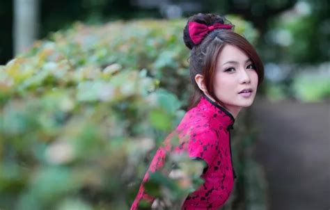 Download Wallpaper Girl Pose Model Makeup Hairstyle Outfit The