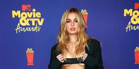 Addison Rae Responds To Shady Memes About Rumored Met Gala Seat Paper