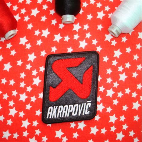 Akrapovic Emblemas Académicos