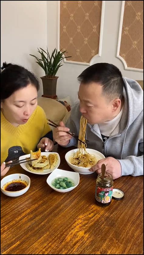 Top Famous Video Million View On Tik Tok Husband And Wife Prank Eating