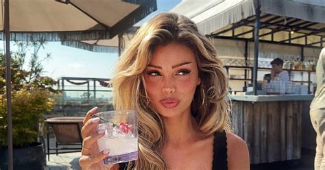 Wie Is Laura Celia Valk Het Nederlandse Liefje Van Britse Sterspeler