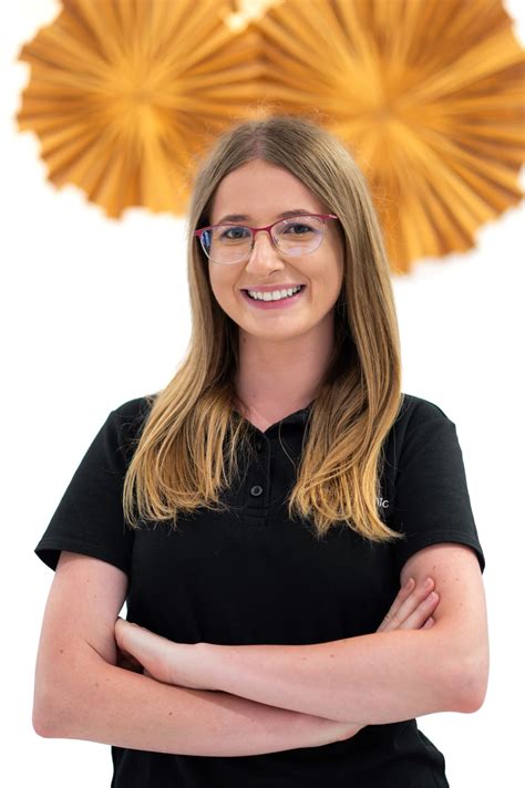 Gabriela Neacsu Dexellence Clinic