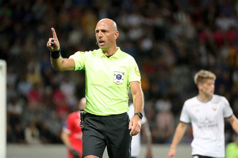 Football Un Ancien Arbitre De Ligue 1 Radié Par La Fff Cnews