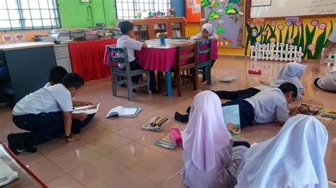 Premium Photo Students Studying In Classroom