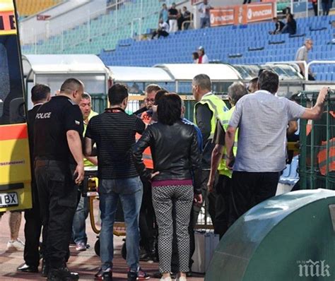 НЕПРИЯТЕН ИНЦИДЕНТ Линейка откара припаднал мъж от ложата на Васил Левски СНИМКИ