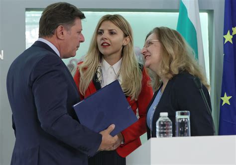 зам министърът на външните ни работи Велислава Петрова алтернативният министър на външните