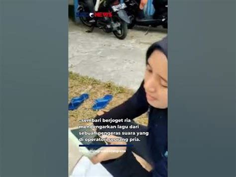 Viral Aksi Emak emak Piknik di Kuburan, Joget Joget Jadi Sorotan - YouTube