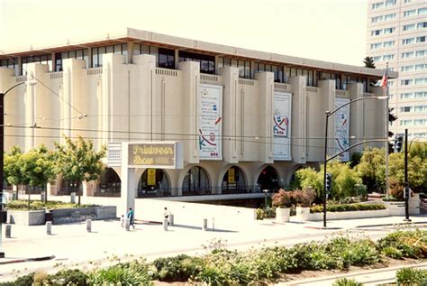 Front Of Old Dr Martin Luther King Jr Library At 180 W Flickr